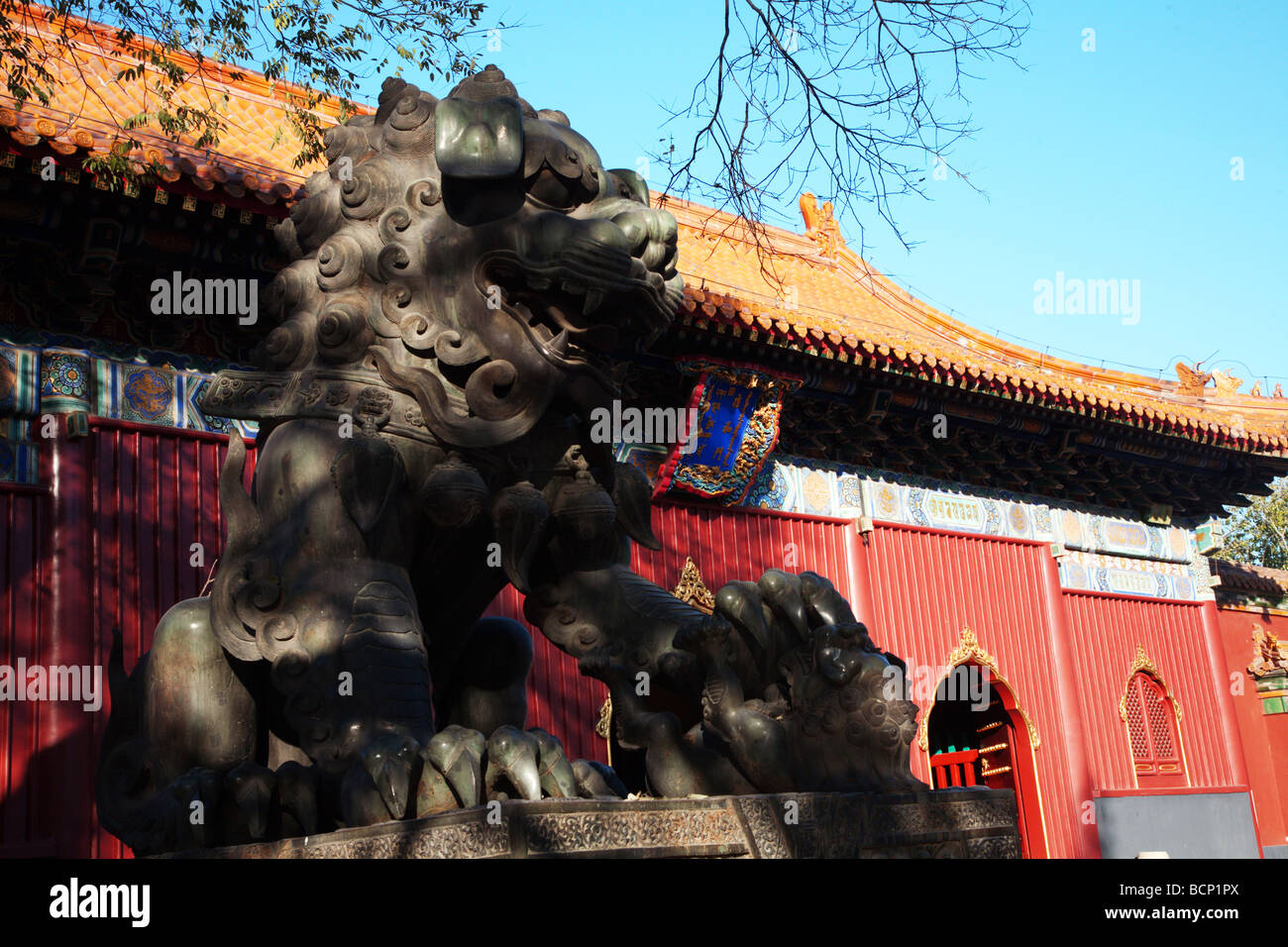 The bronze lion before the Devaraja Hall in the Yonghe Lamasery ...