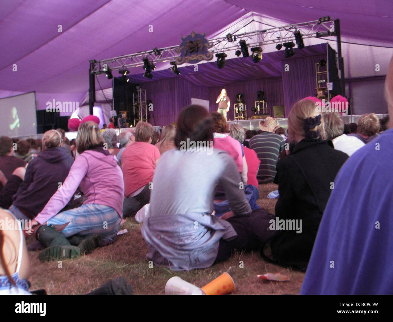 crowd watching stand up comic at Latitude 2009 Stock Photo - Alamy