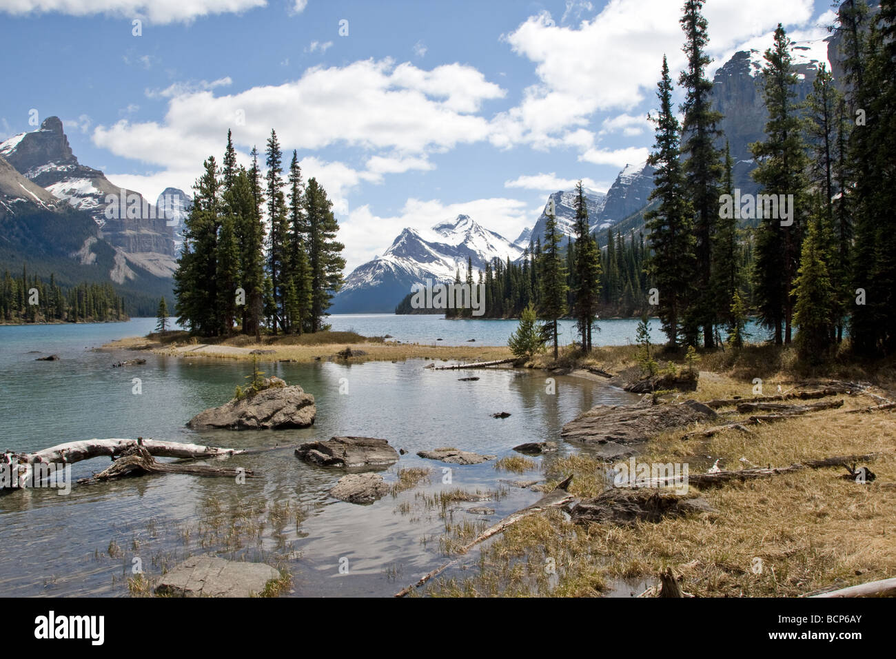 Spirit island maligne lake hi-res stock photography and images - Alamy