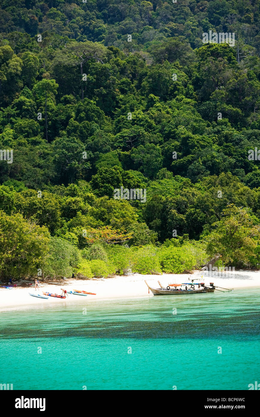 A beach on Koh Adang island, Thailand Stock Photo - Alamy