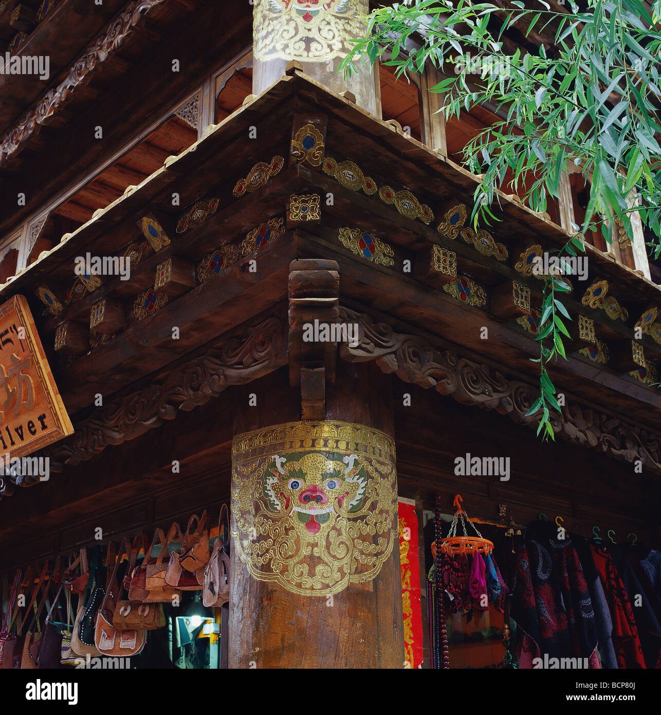 Details of Tibetan traditional house in Dukezong Ancient Town, Shangri ...