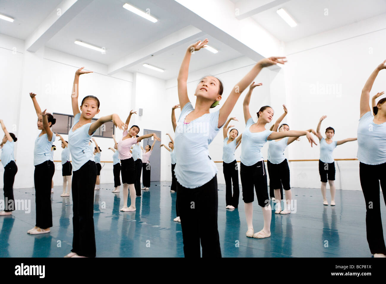 Chinese girls dancing ballet hi-res stock photography and images - Alamy