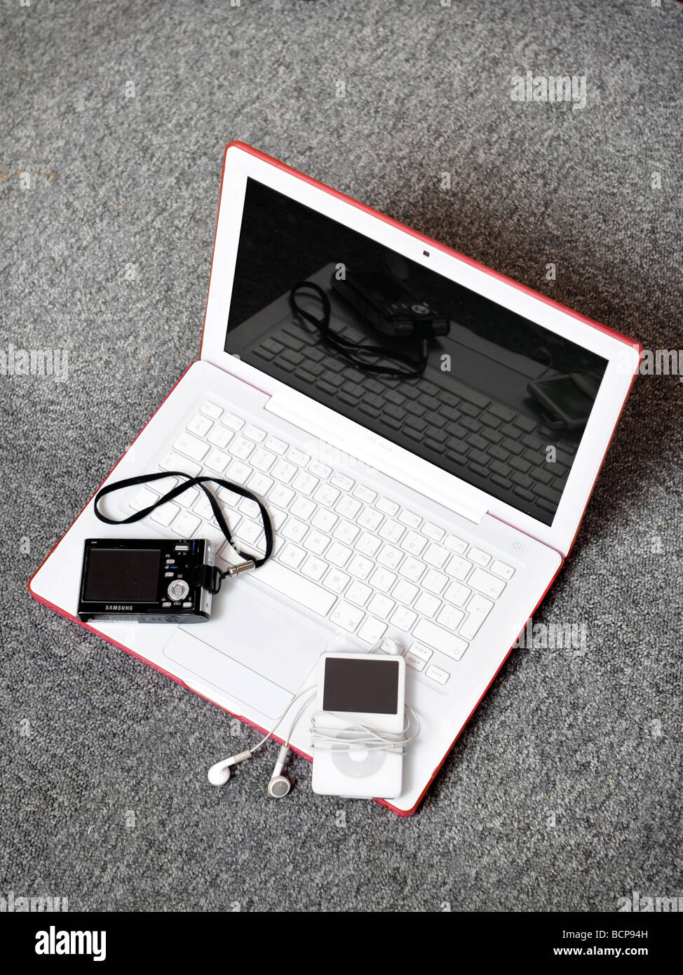 Electronic selling hi-res stock photography and images - Alamy