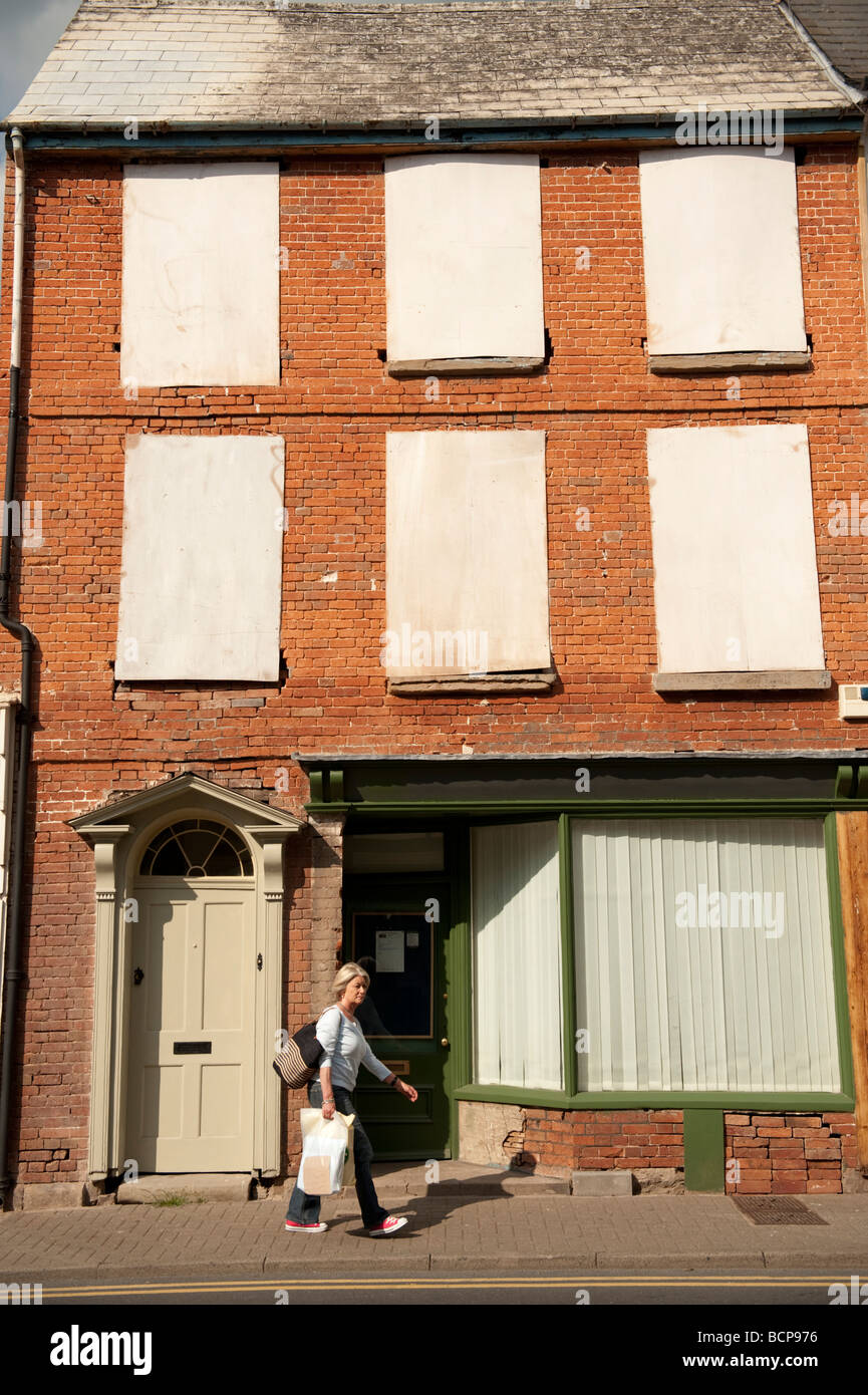 Boarded up house uk hi-res stock photography and images - Alamy