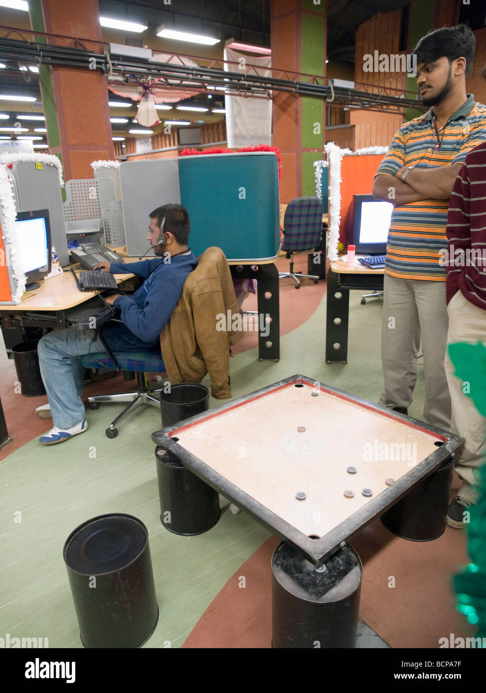 Call center workers with games to relax between calls in Bangalore ...