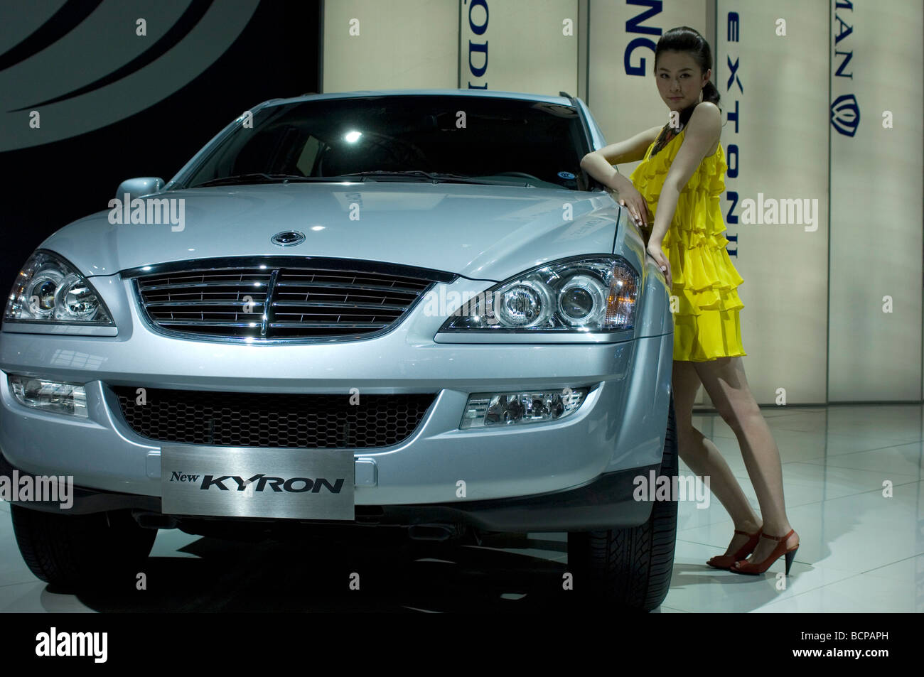 Beautiful asian car model posing hi-res stock photography and images ...