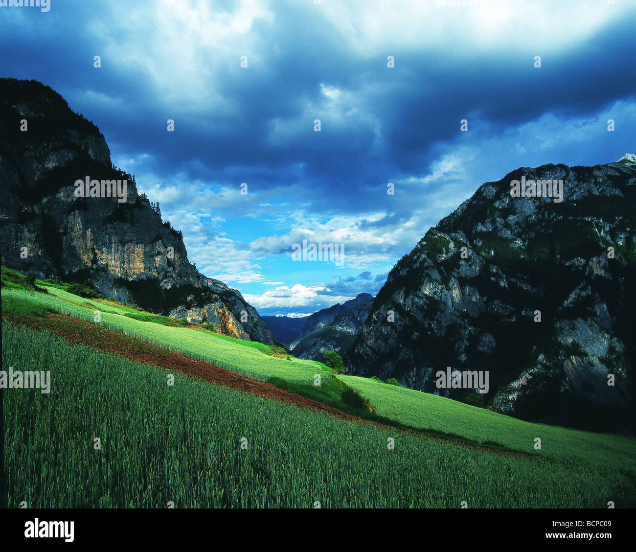 Balagezong Shangri-la Grand Canyon National Park in DiQing Tibetan ...