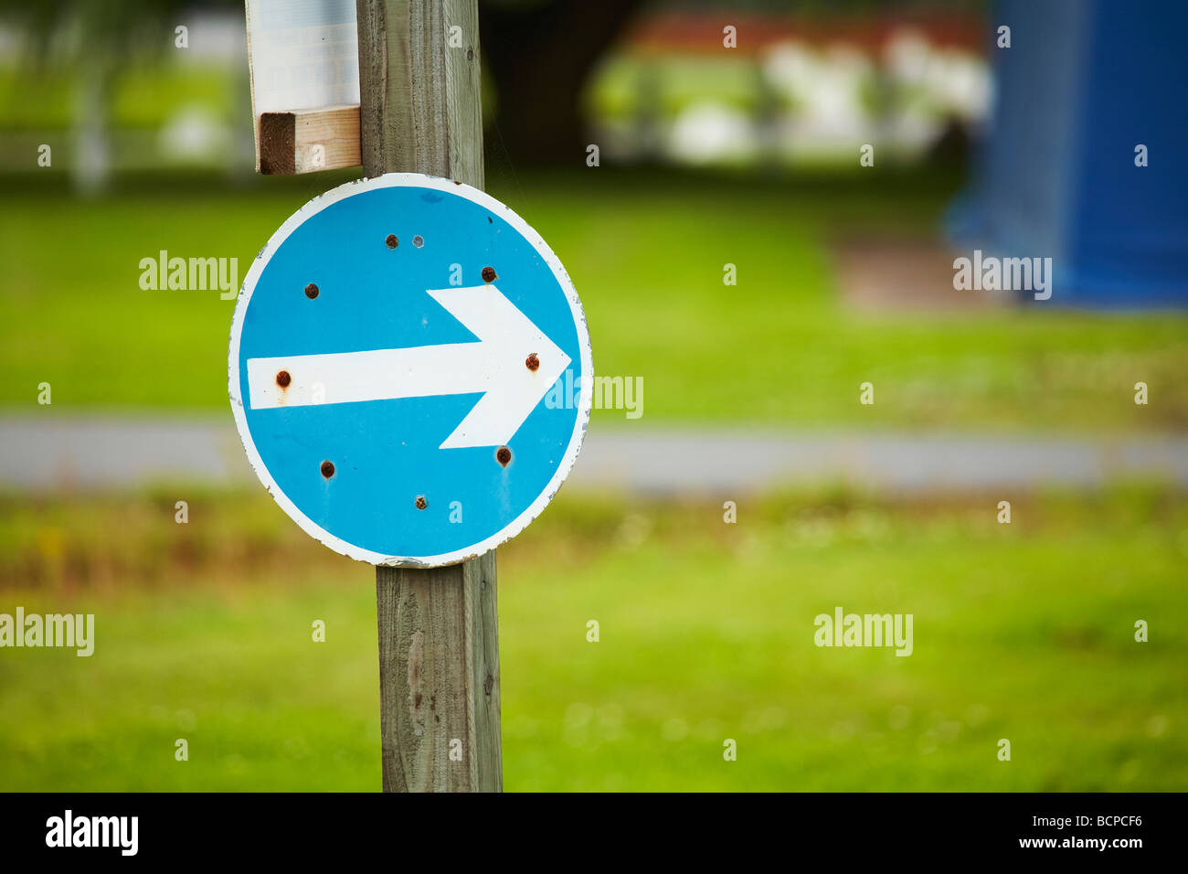 Keep right sign hi-res stock photography and images - Alamy