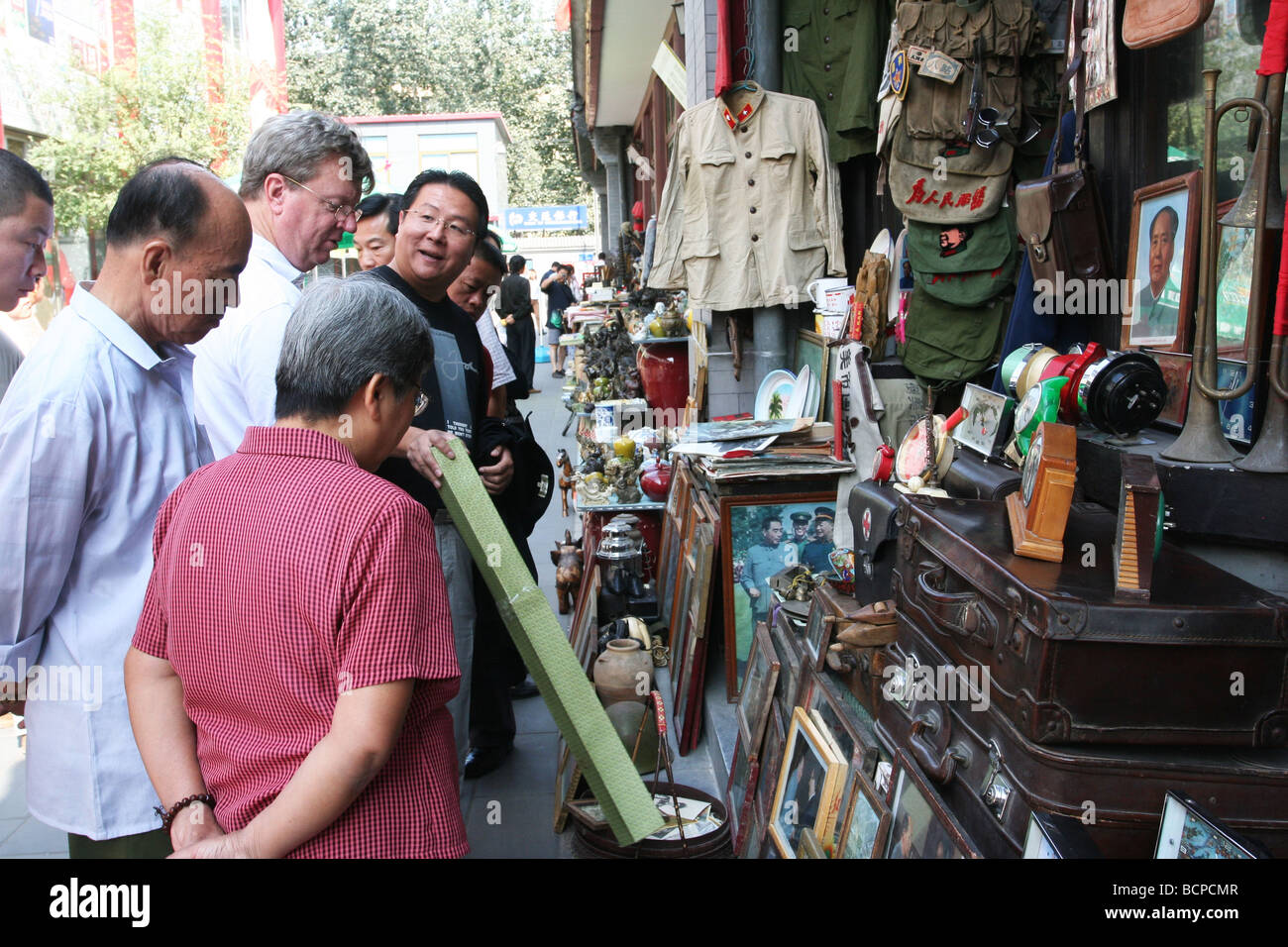 Panjiayuan antique market, Beijing, China Stock Photo - Alamy
