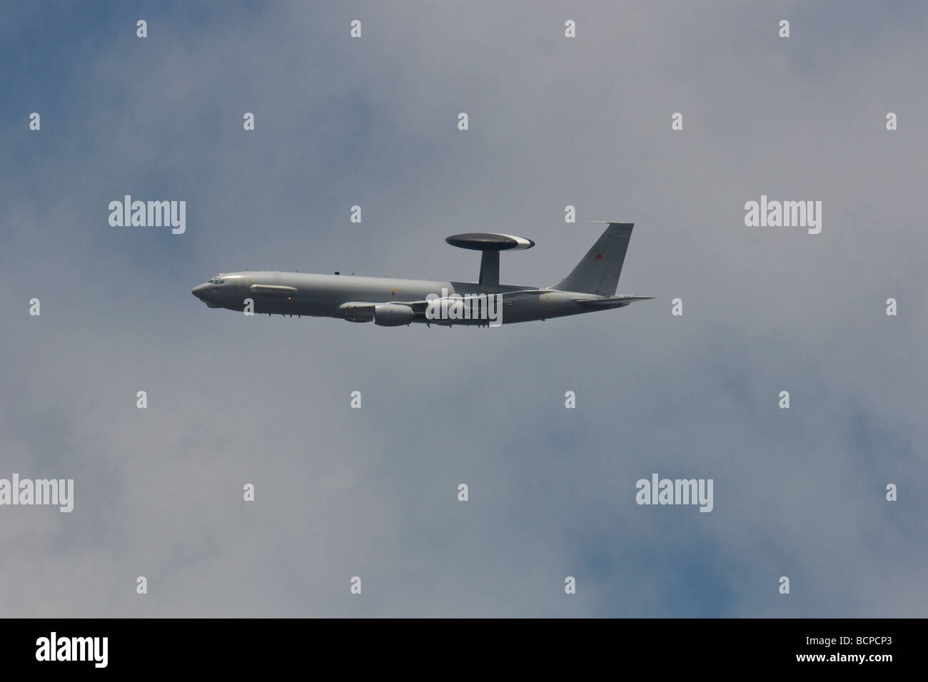 Paris Airshow 2009 AWAC french air force Radar airplane flying ...