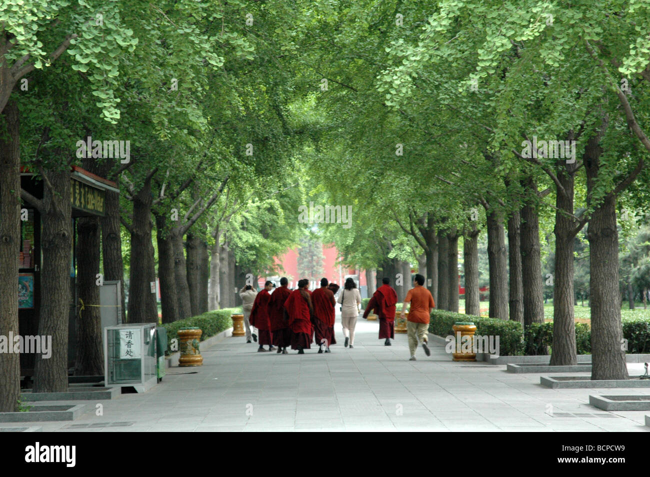 Worshippers yonghe lama temple hi-res stock photography and images - Alamy