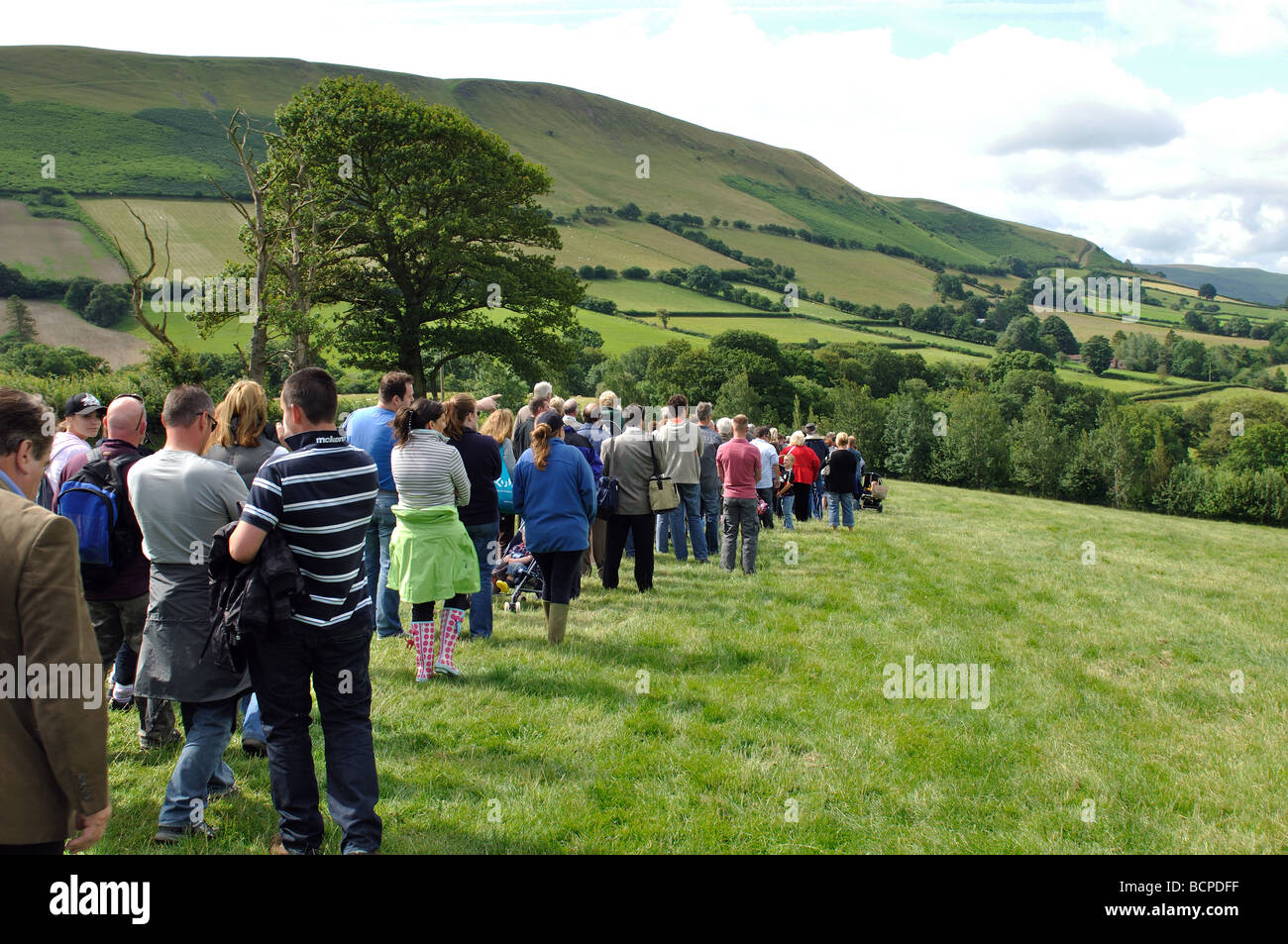 Long queue people queuing hi-res stock photography and images - Alamy