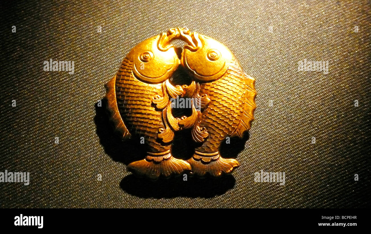 Wood wooden fish carving hi-res stock photography and images - Alamy
