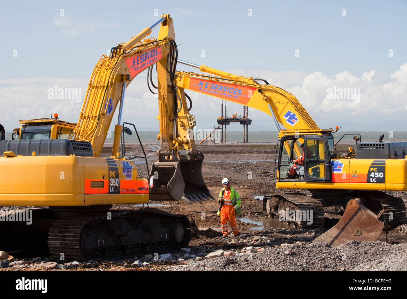 Installing the electric cable from the offshore wind farm of Robin Rigg ...