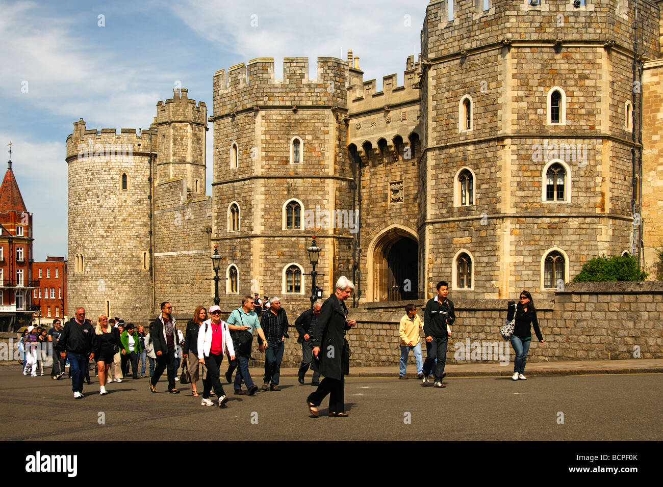 Tourists at Windsor Castle, Windsor, United Kingdom Stock Photo - Alamy