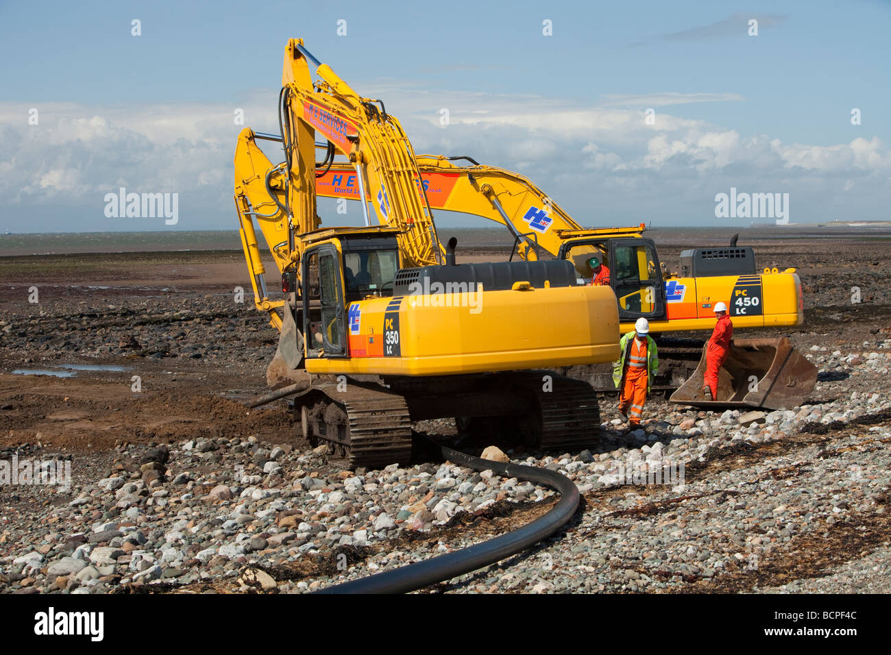 Installing the electric cable from the offshore wind farm of Robin Rigg ...