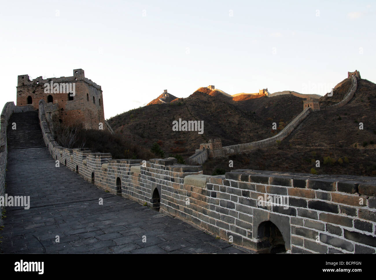 Rocky walls and beacon towers of Jinshan Mountain Great Wall, Beijing ...