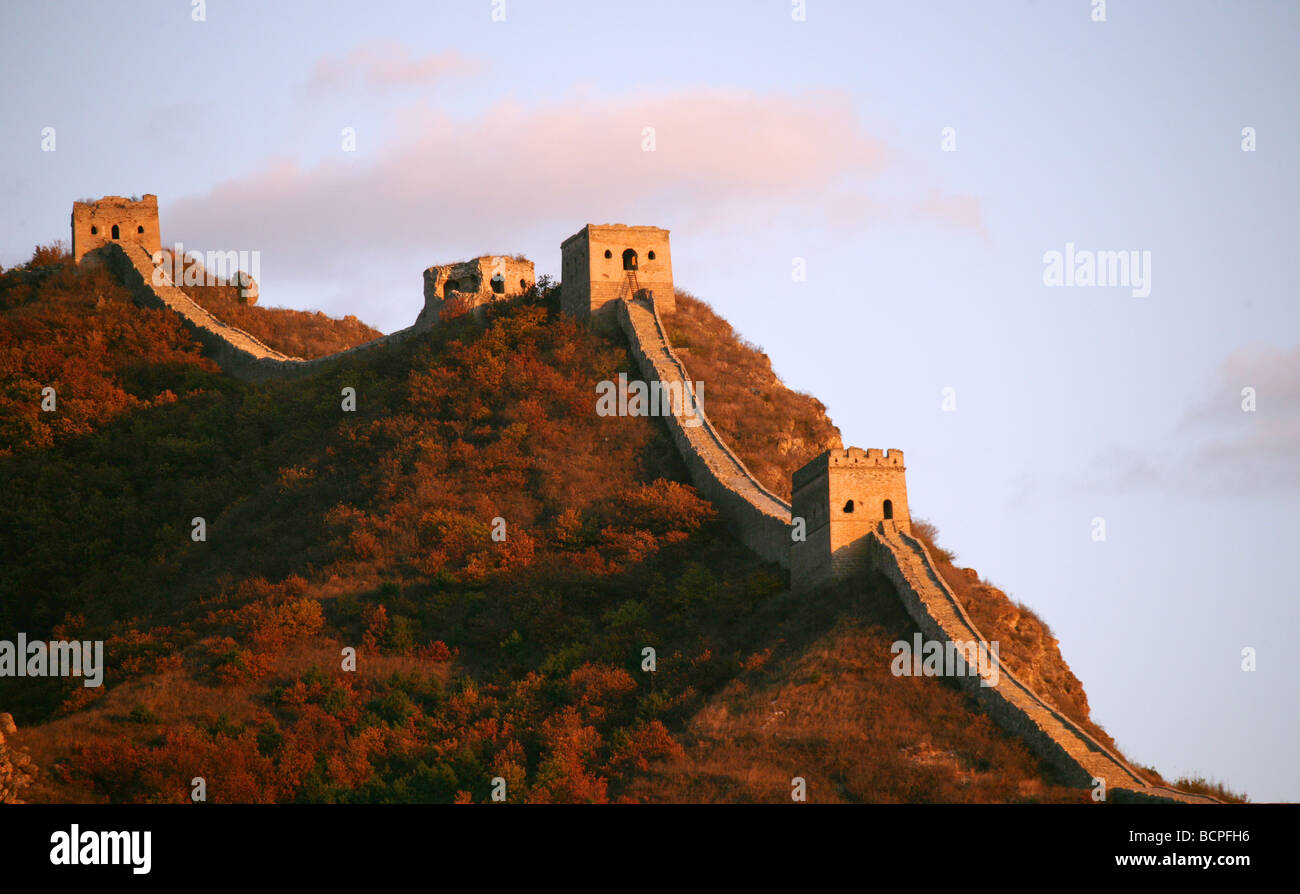 Rocky walls and beacon towers of Jinshan Mountain Great Wall, Beijing ...