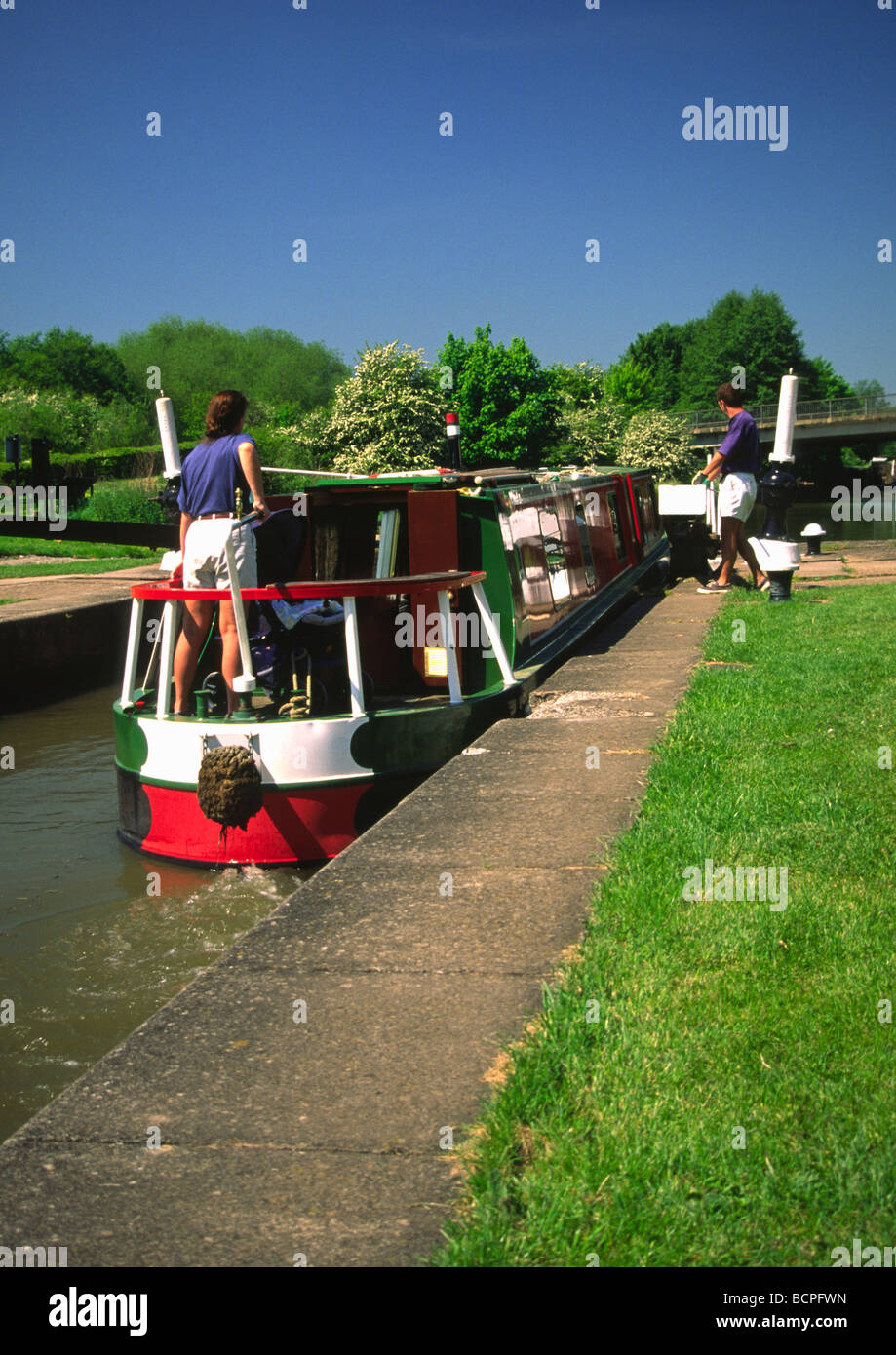 Barge at bottom lock hi-res stock photography and images - Alamy