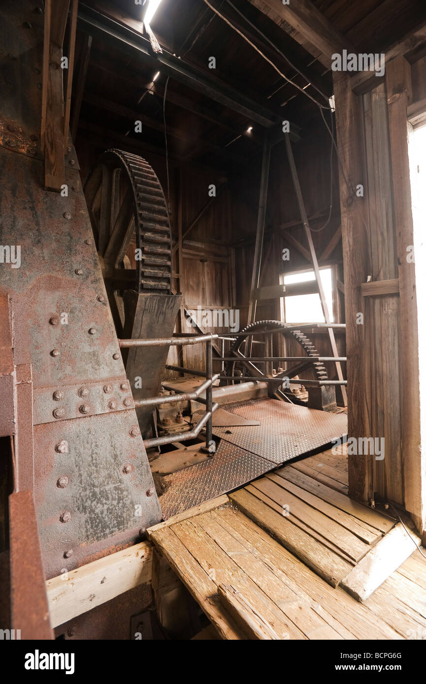 LARGE GEARS IN THE DREDGE ENGINE ROOM Stock Photo - Alamy