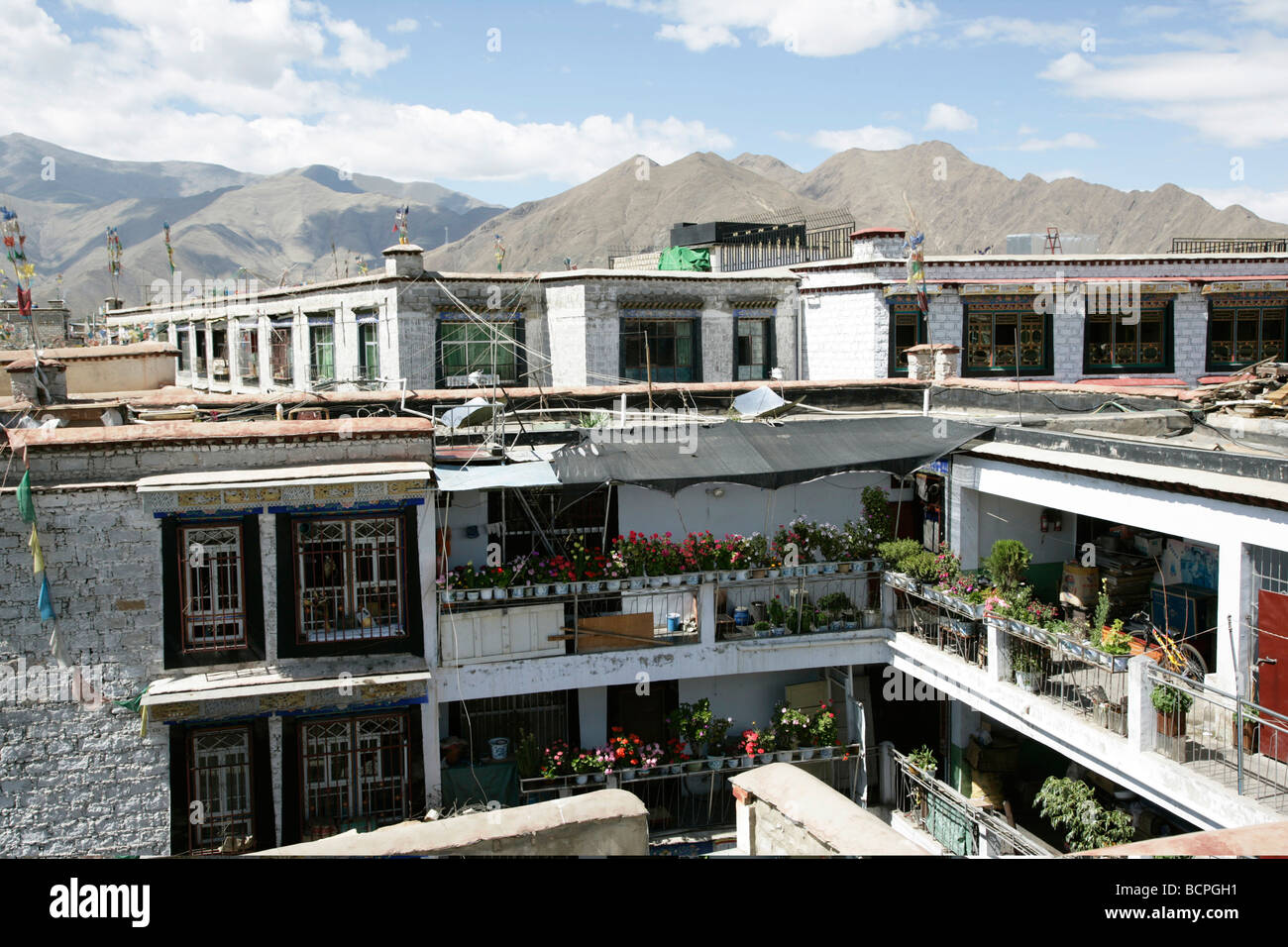 Traditional Tibetan homes in Lhasa, Tibet, China Stock Photo - Alamy