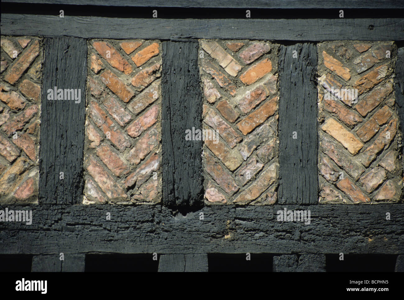 Timber frame and painted brick nogging hi-res stock photography and ...