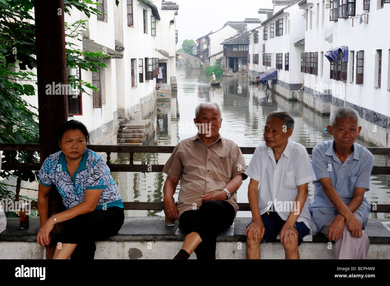 Old chinese sitting on a bench hi-res stock photography and images - Alamy