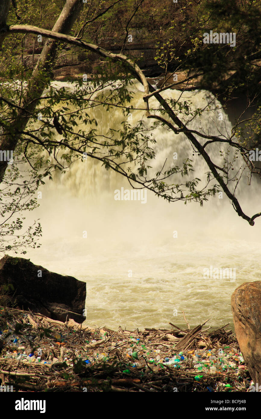 Trash pile at bottom of Cumberland Falls Cumberland Falls State Resort ...