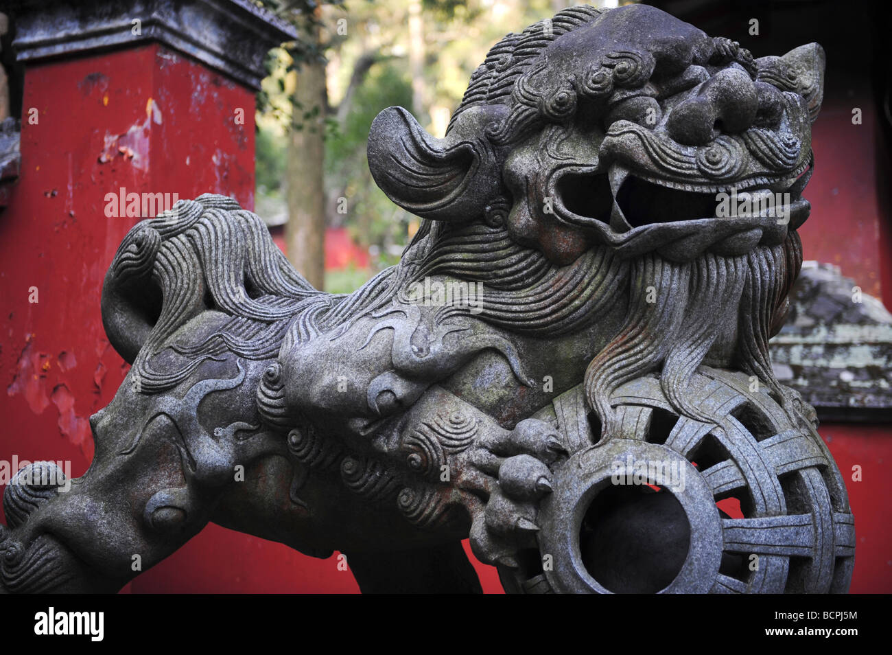 Stone lion hi-res stock photography and images - Alamy