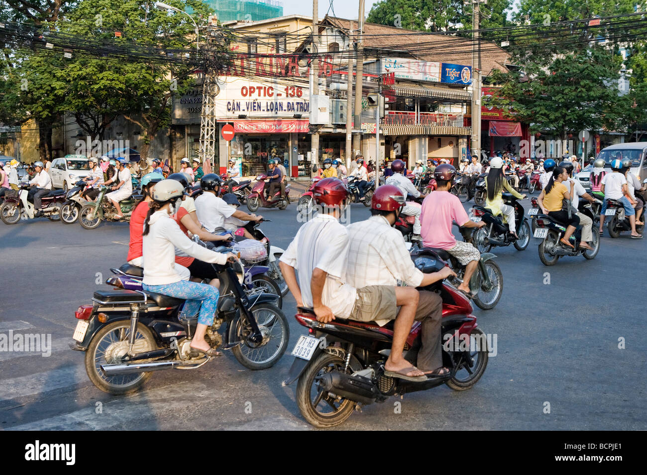Mopeds on a busy street hi-res stock photography and images - Alamy