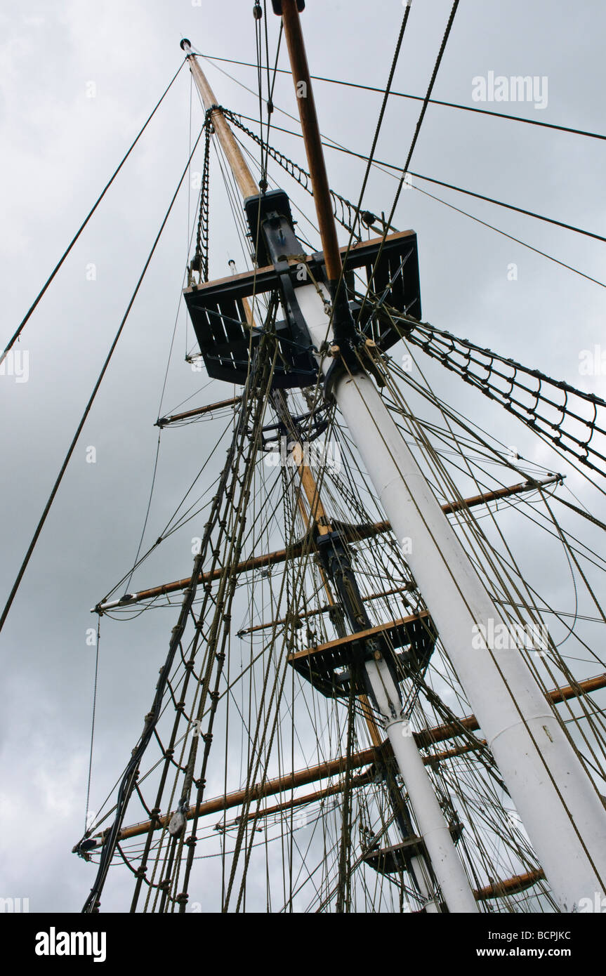Mast of an old fashioned tall ship Stock Photo - Alamy