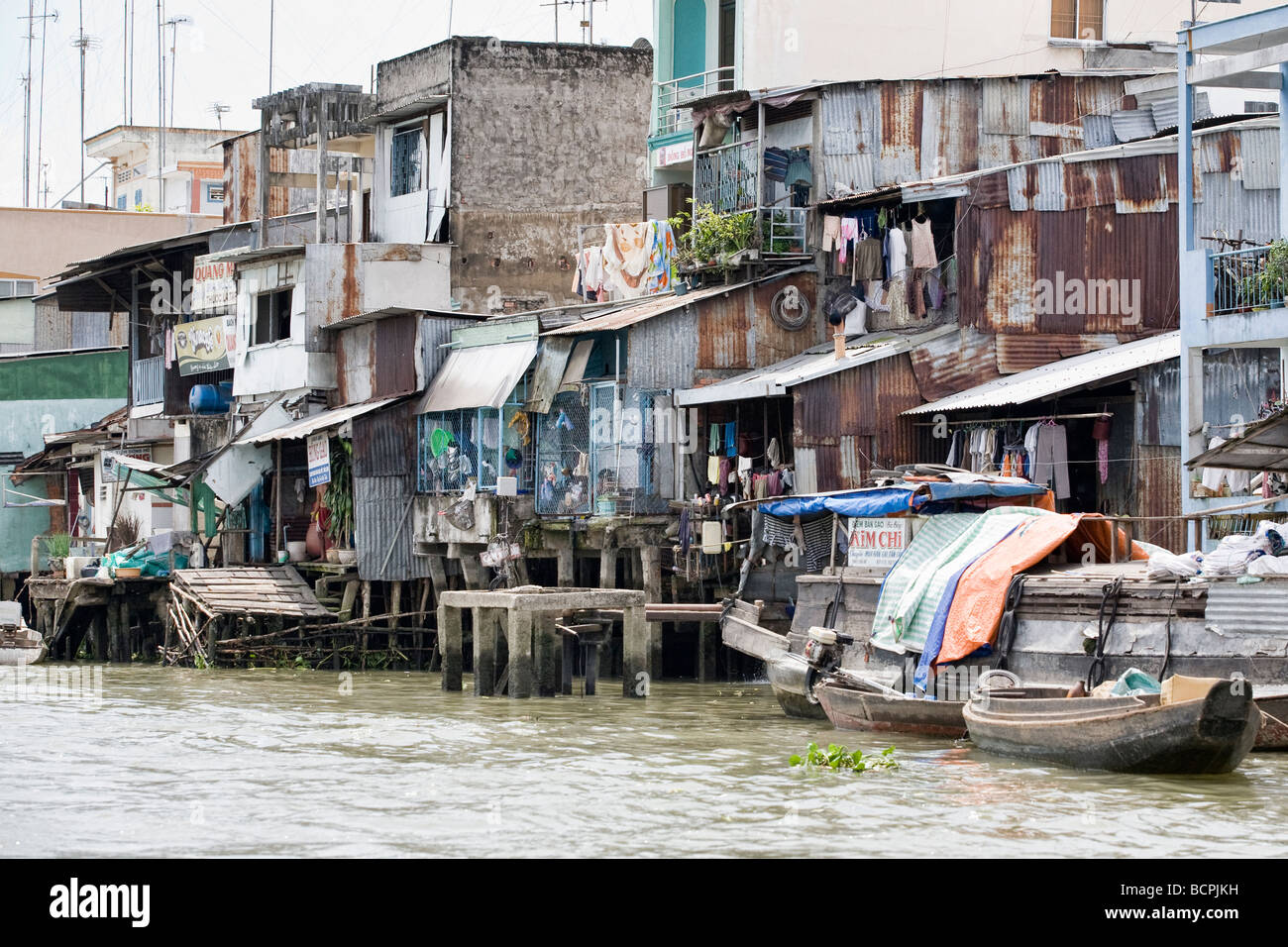 Floating village in the Mekong Delta, Vietnam Stock Photo - Alamy