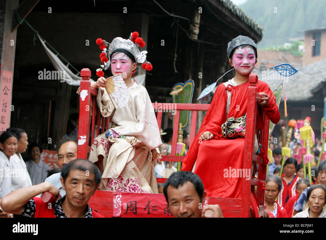 Heavy makeup High Resolution Stock Photography and Images - Alamy