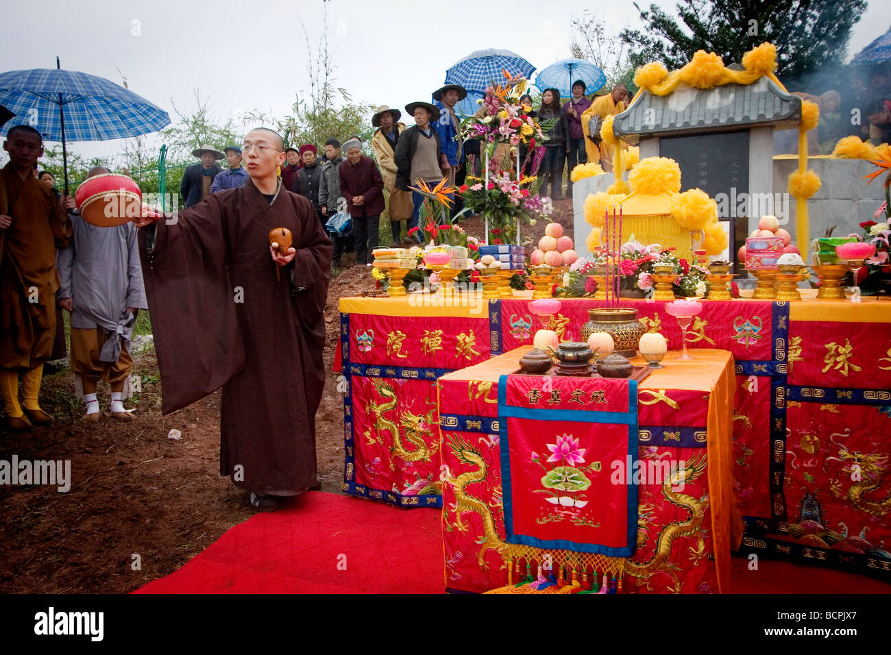 China funeral buddhist hi-res stock photography and images - Alamy