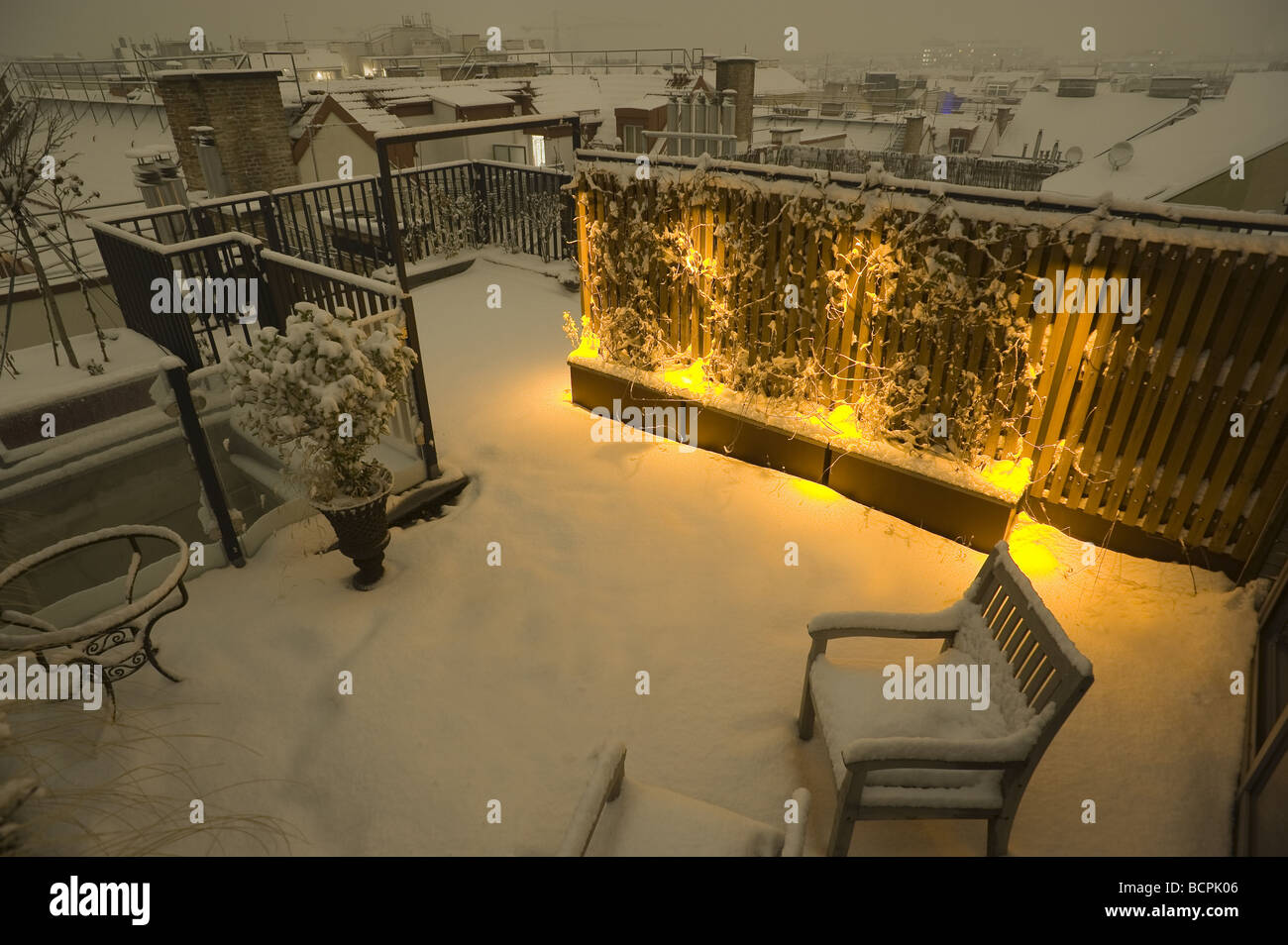 Dachgarten im Winter Rooftop Garden in Winter Stock Photo - Alamy