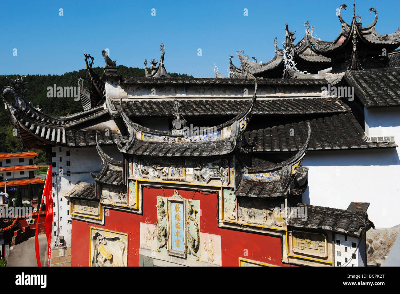 Front gate of Linshui Taoist Temple, Daqiao Village, Gutian, Fujian ...