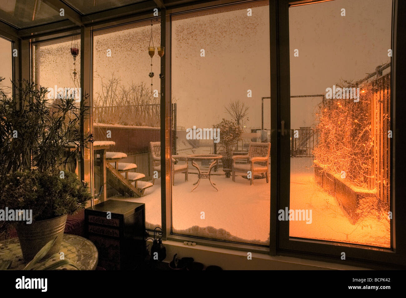 Dachgarten im Winter Rooftop Garden in Winter Stock Photo - Alamy