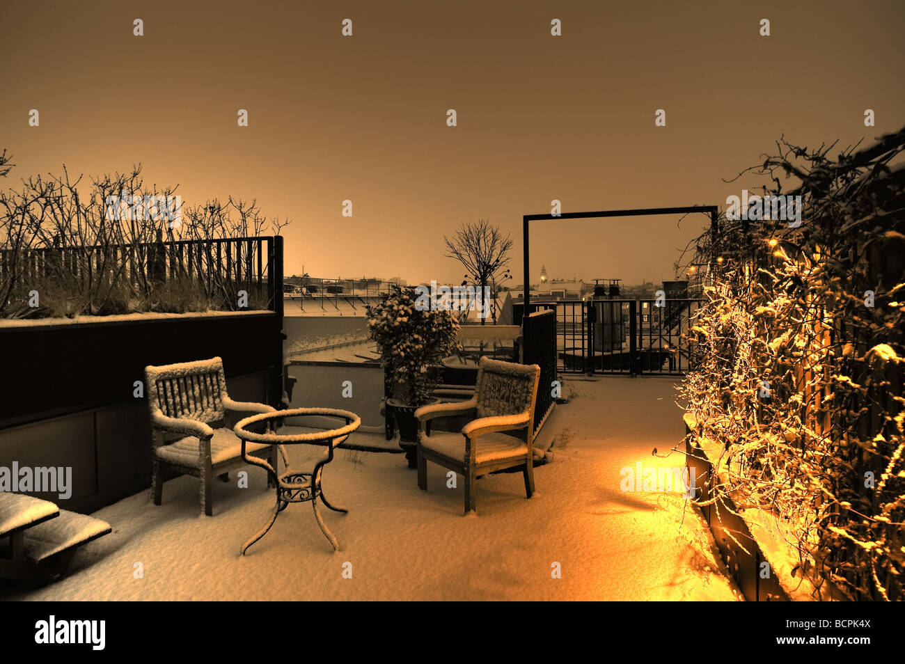 Dachgarten im Winter Rooftop Garden in Winter Stock Photo - Alamy