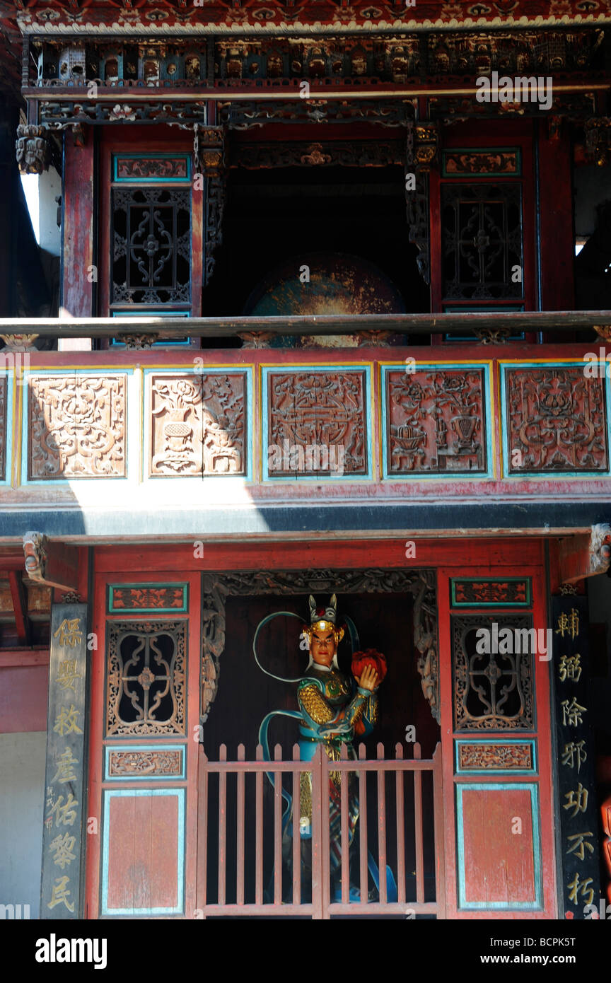Elaborately carved wooden structure in Linshui Taoist Temple, Gutian ...