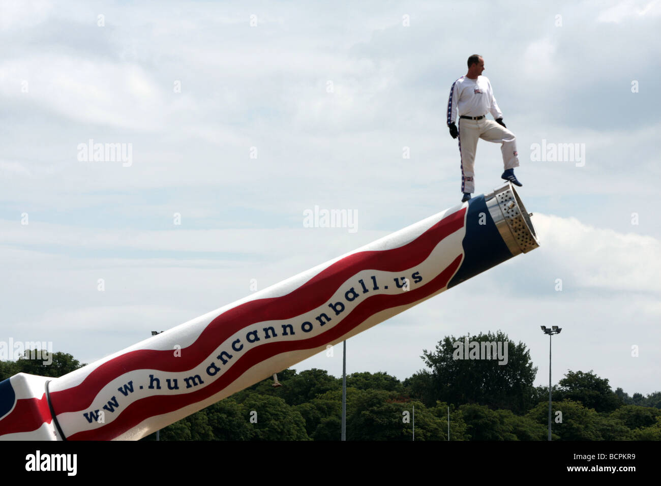 Human canon ball hi-res stock photography and images - Alamy