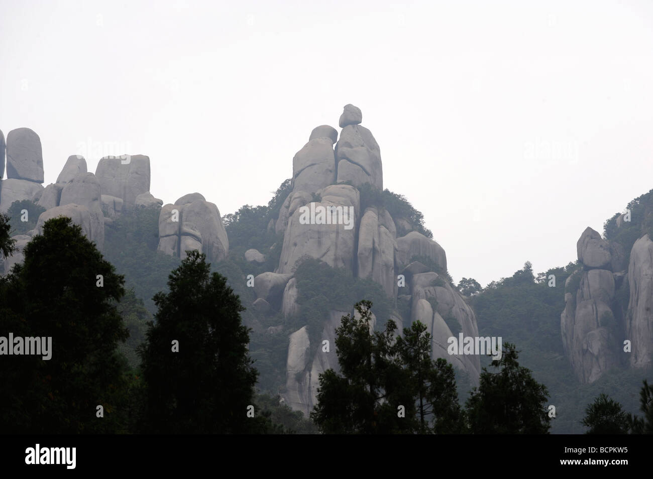 Rocky peaks of Taimu Mountain, Fuding City, Ningde, Fujian Province ...