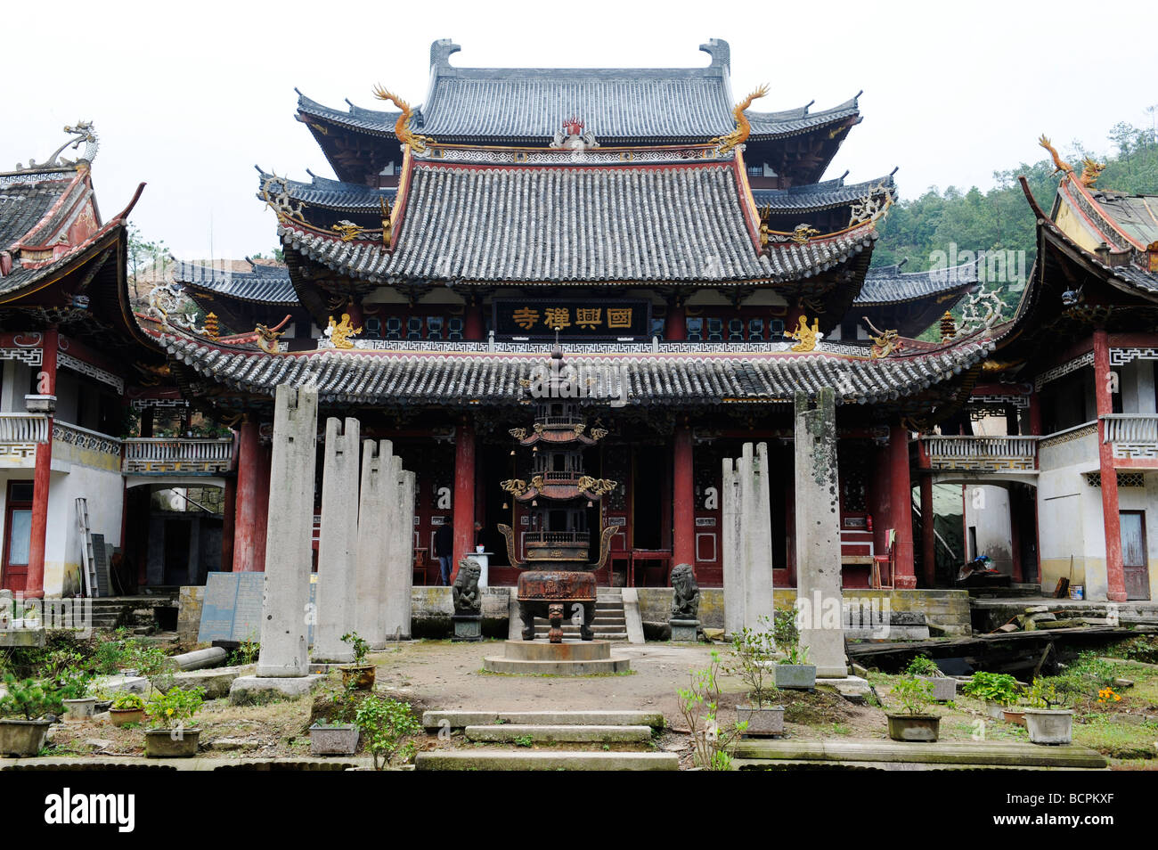 Front entrance of Guoxing Temple, Taimu Mountain, Fuding City, Ningde ...