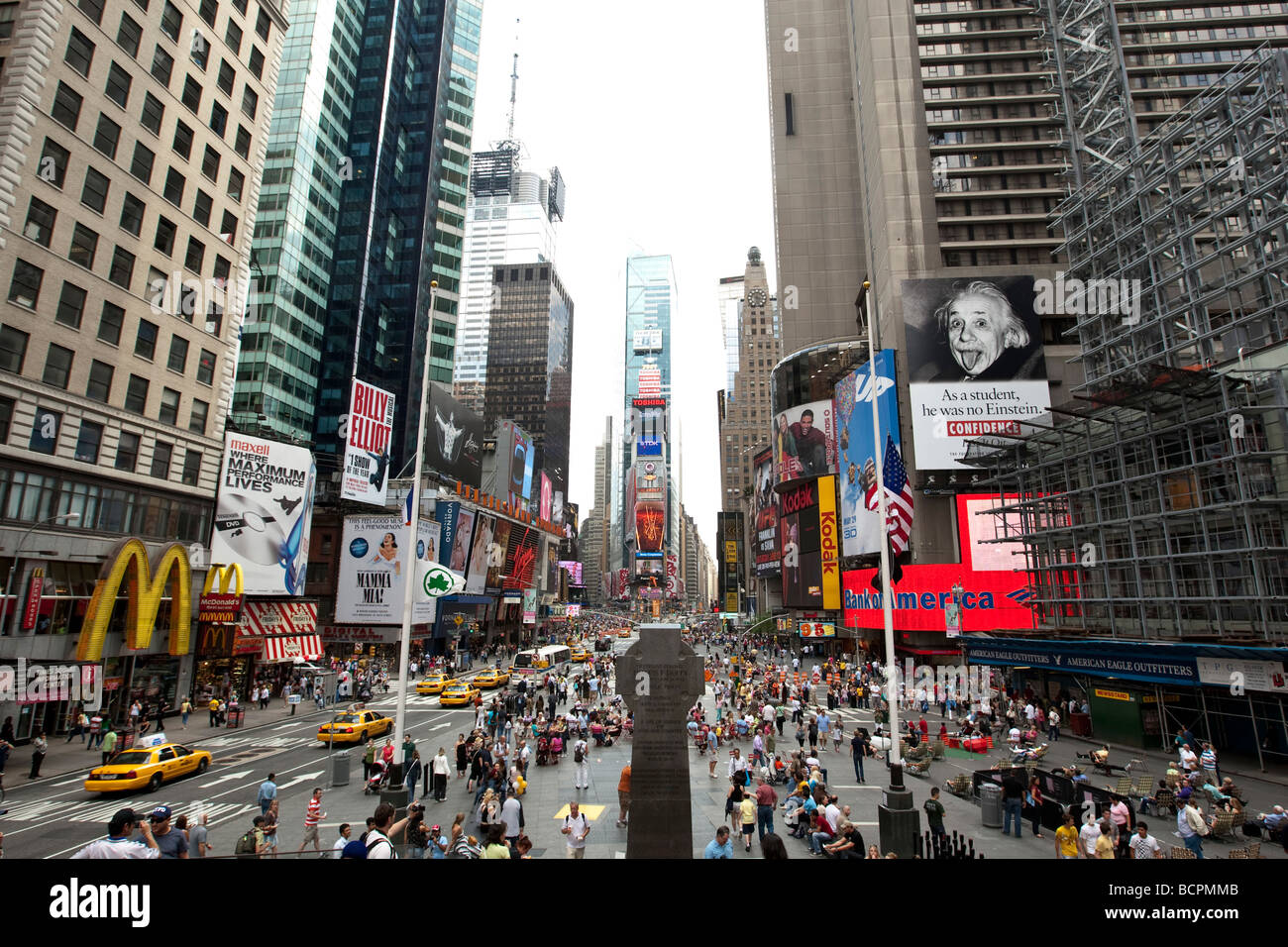 Times square pedestrian plaza hi-res stock photography and images - Alamy