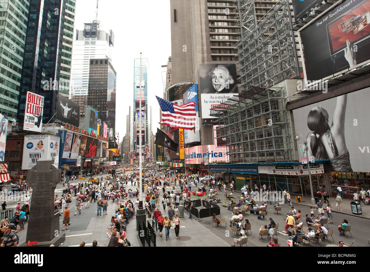 Times square pedestrian plaza hi-res stock photography and images - Alamy