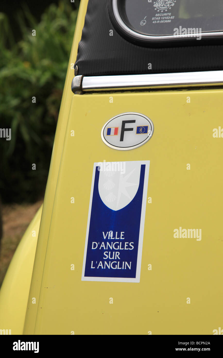 Yellow Citreon CV2 Stock Photo - Alamy