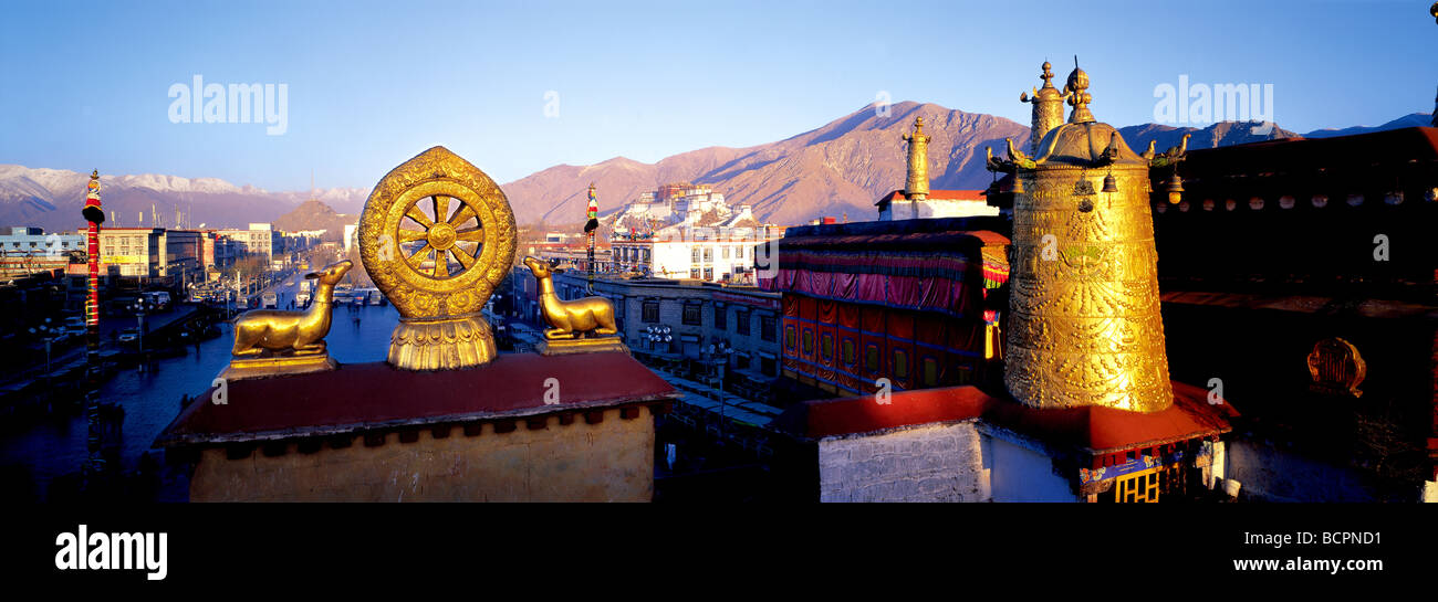 View of Potala Place from the roof top of Jokhang Monastery, Lhasa ...