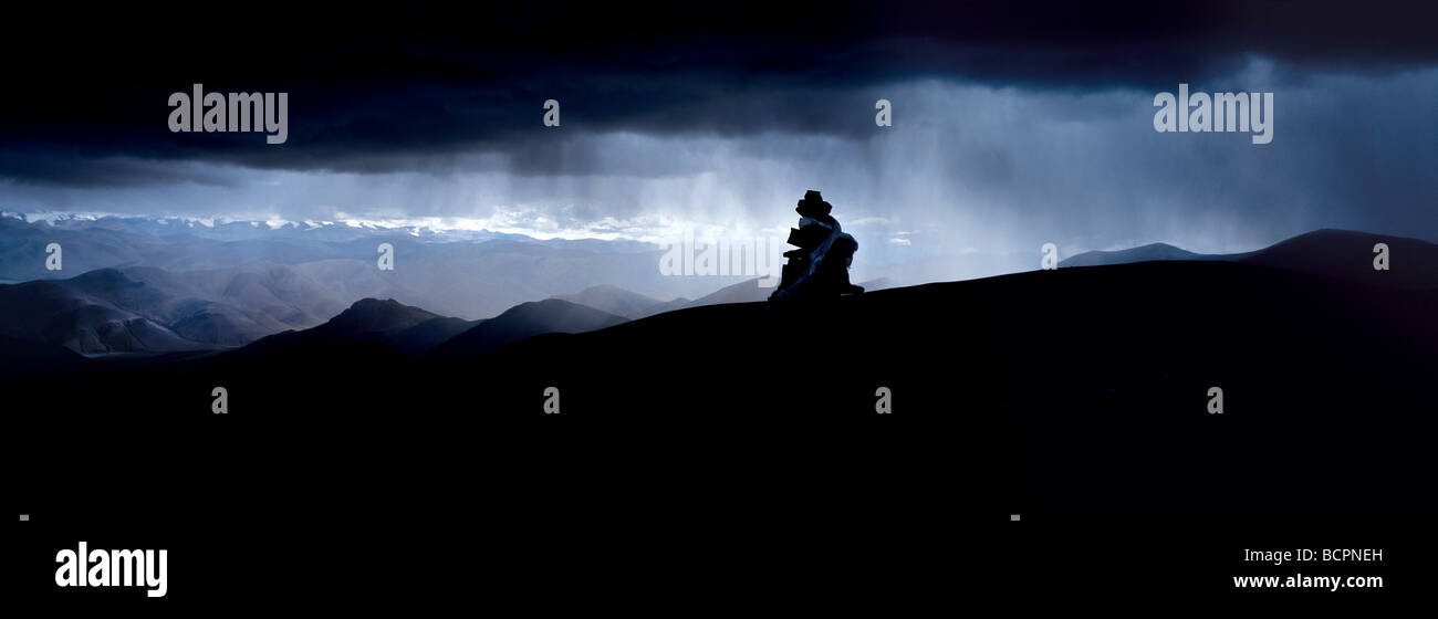 Dramatic landscape of Mani pile at Jiawula Pass near Mount Everest ...