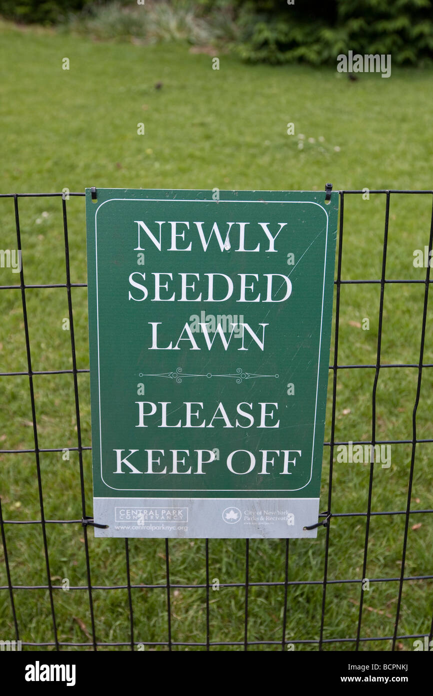 Keep off grass sign in hi-res stock photography and images - Alamy