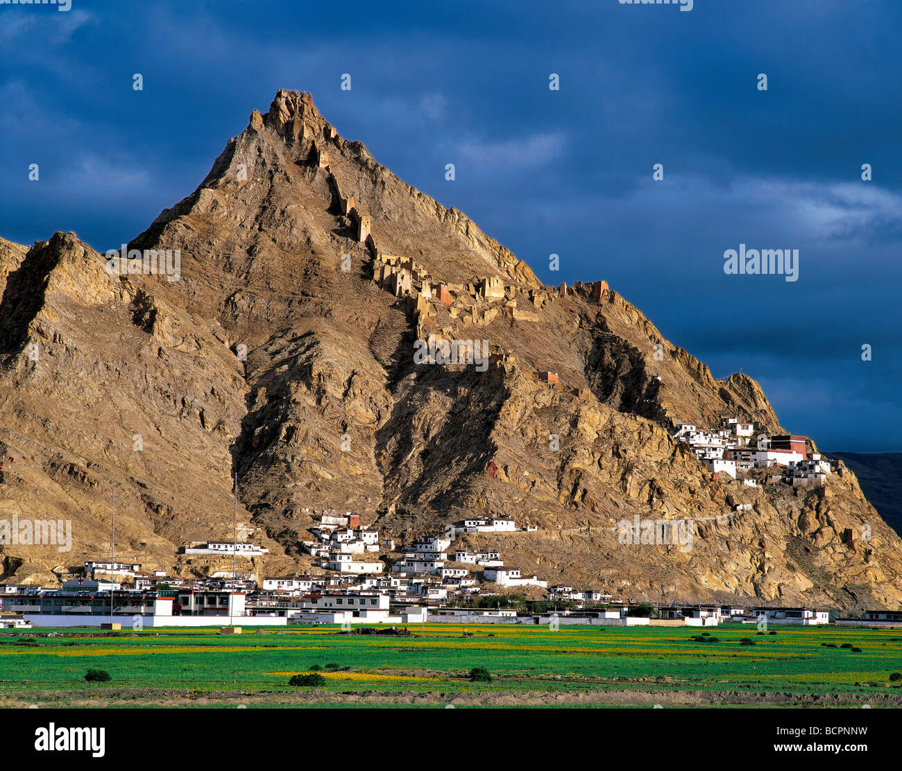 Tingri county hi-res stock photography and images - Alamy