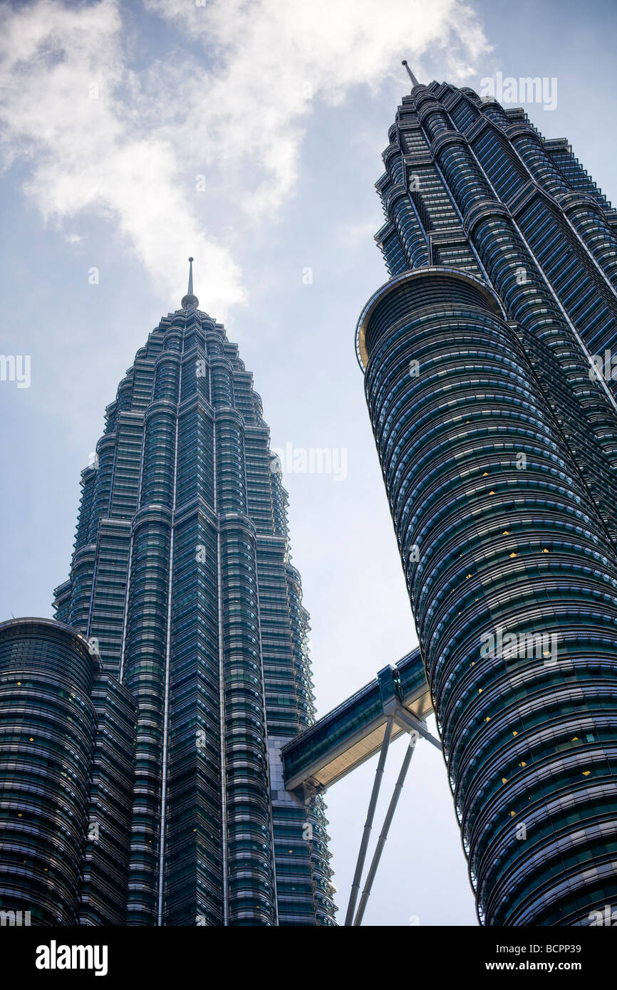 View modern klcc towers building hi-res stock photography and images ...